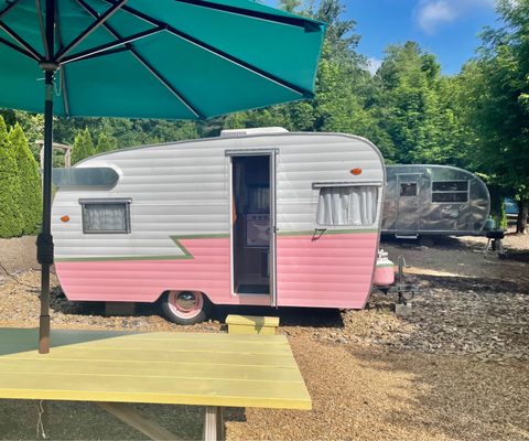 JUNEBUG RETRO RESORT - Updated November 2025 - 72 Photos - 355 Clarks ...