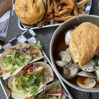 LEE’S PINT & SHELL - Updated July 2024 - 262 Photos & 252 Reviews - 2844 Hudson St, Baltimore ...