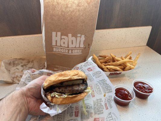 HABIT BURGER & GRILL - Updated January 2026 - 46 Photos & 71 Reviews ...