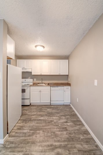 TRAILSIDE AT KENT STATION APARTMENTS - 10 Photos - 1111 W James St ...