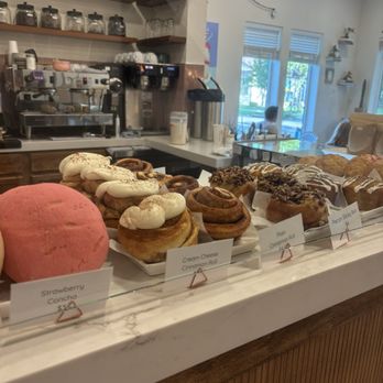 CLEO & LEO ON ELM ST - Updated October 2025 - 43 Photos & 11 Reviews ...