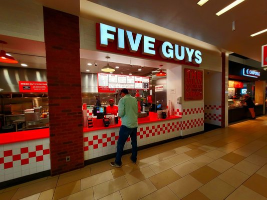 FIVE GUYS - Updated August 2025 - 59 Photos & 82 Reviews - 1137 ...