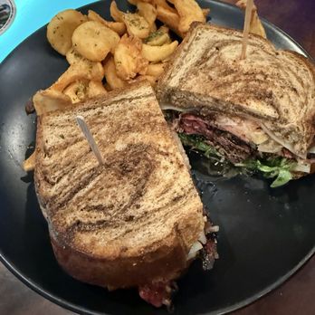 EDELWEISS PIZZA PUB PASTRIES - Updated July 2025 - 395 Photos & 183 ...