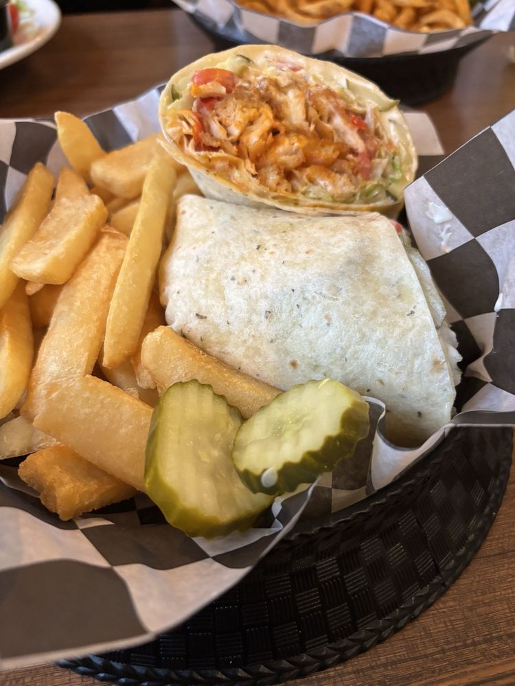 CHELO’S HOMETOWN BAR & GRILLE - Updated December 2025 - 48 Photos & 107 ...