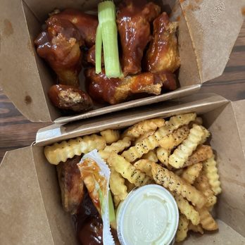 ATLANTA WINGS - Updated December 2025 - 14 Photos - 1940 Cottman Ave ...