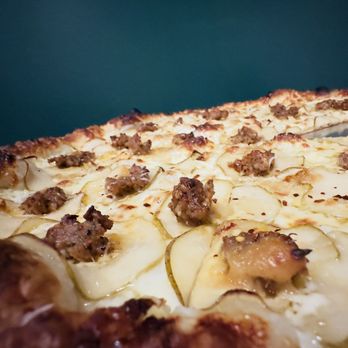 BOONIES PIZZA - Updated December 2025 - 1705 Comox Avenue, Comox ...