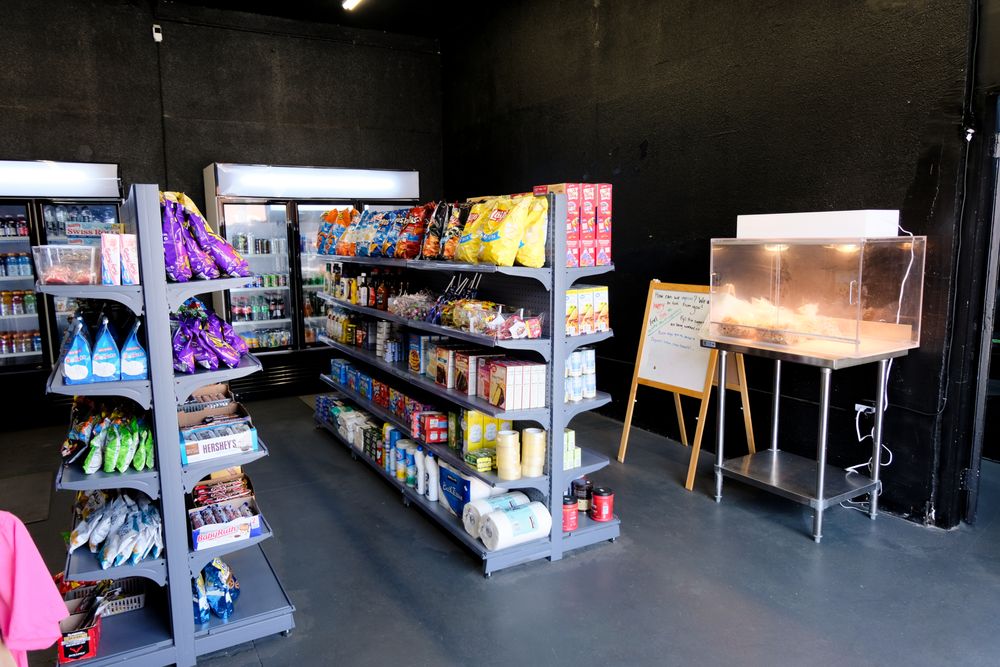 TRACY TREES SMOKE SHOP & CORNER STORE - Updated November 2025 - 28 ...