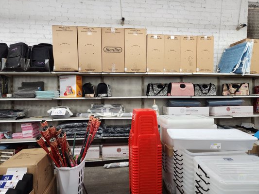 RED TAG - Updated October 2025 - 105 Photos - 6401 S Main St, Los ...