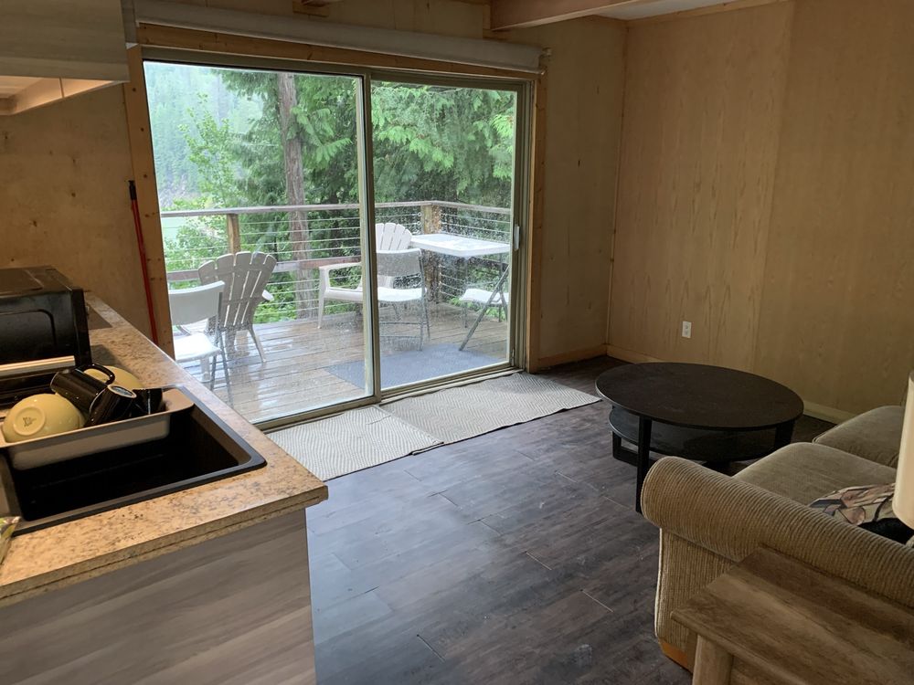 KINBASKET LAKE RESORT - Updated May 2026 - 16 Photos - 5258 Columbia ...