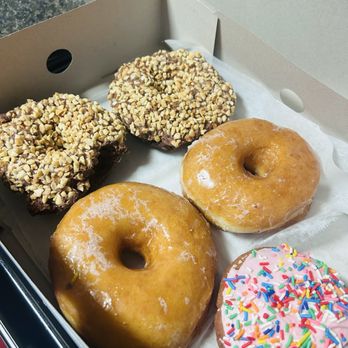 PETERSON’S DONUT CORNER - Updated February 2025 - 1961 Photos & 2083 ...