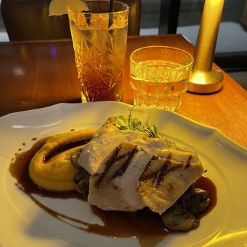 COMMODORE RESTAURANT & CAFÉ - Updated June 2025 - 33 Photos & 10 ...