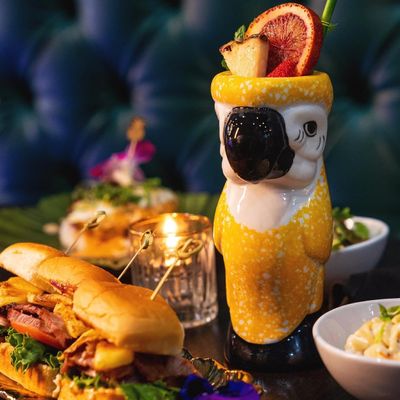 THE LOBBY COCKTAIL LOUNGE & KITCHEN - Updated July 2024 - 846 Photos ...