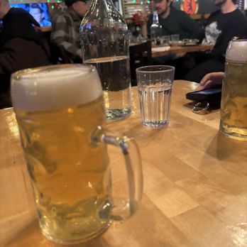 BERLINER PUB - Updated May 2025 - 765 Photos & 761 Reviews - 221 Main ...