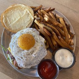 PERRYSBURGER’S - Updated July 2025 - 101 Photos & 195 Reviews - 220 ...