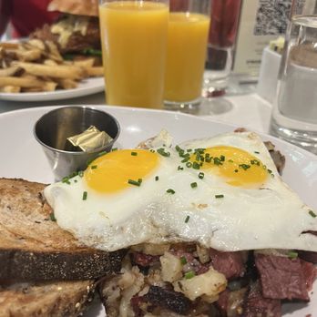 FRIEDMAN’S - Updated November 2024 - 3516 Photos & 3157 Reviews - 132 W ...