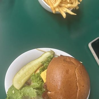 HAPPY BURGER DINER - Updated April 2025 - 606 Photos & 728 Reviews ...