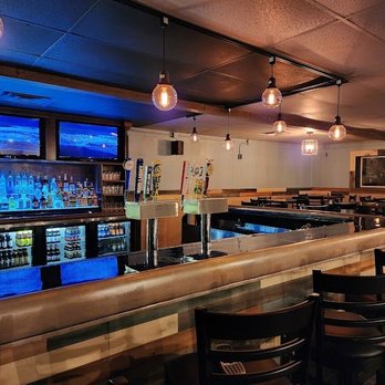 FLAGSHIP CRAFT COCKTAILS AND EATERY - Updated July 2025 - 106 N Lake St ...