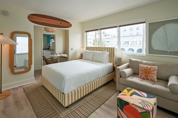 ALOHA FRIDAYS - Updated December 2025 - 13 Photos - 952 Collins Ave ...