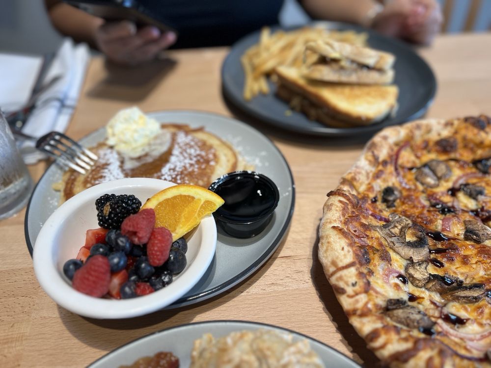 OVR - EZE - Updated September 2024 - 18 Photos - 5700 S Georgia St ...