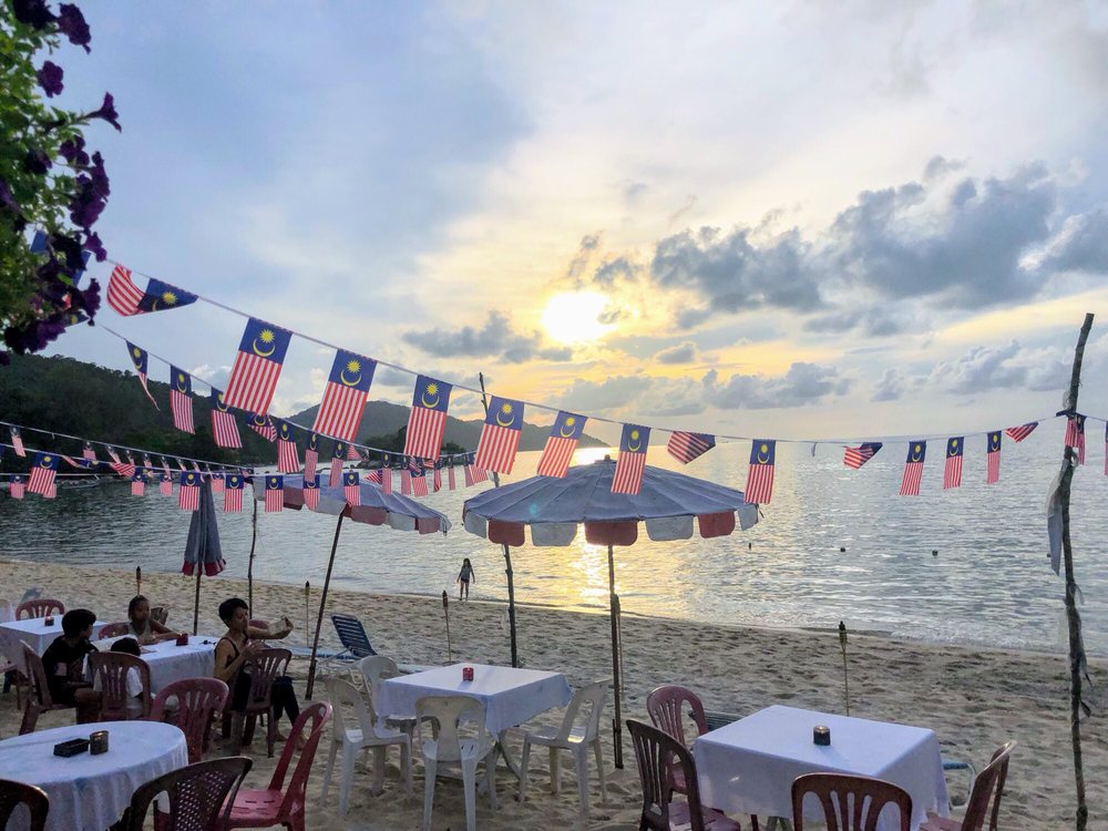 FRANDY BEACH BAR - Updated June 2024 - 13 Photos - 363,Gerai kilat,Batu ...