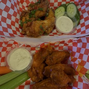 FLAPPY’S WINGS AND BAR - Updated November 2024 - 175 Photos & 91 ...