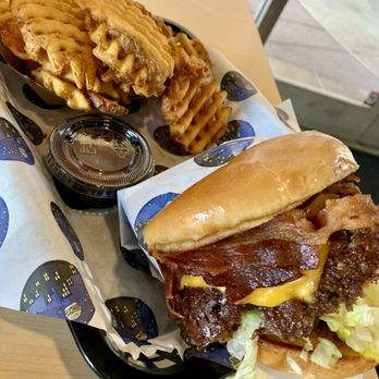 5TH STREET BURGER & FRIES - Updated October 2025 - 139 Photos & 135 ...