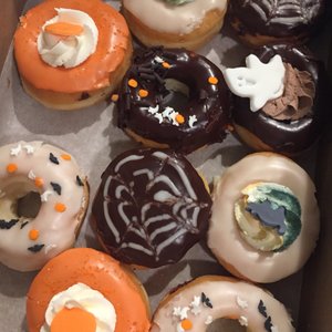 GREEDY DONUTS - Updated December 2025 - 34 Photos - 106-6008 Macleod ...