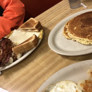 CAFE BRUGES - Updated July 2024 - 146 Photos & 306 Reviews - 16 N Pitt ...