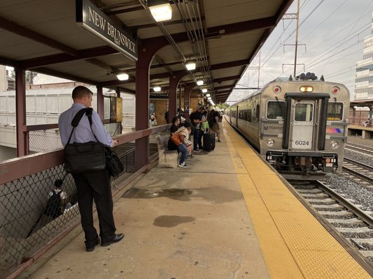 NEW BRUNSWICK TRAIN STATION - Updated August 2025 - 48 Photos & 43 ...
