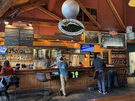 HOWE SOUND INN & BREWING CO. - Updated December 2025 - 287 Photos & 237 ...