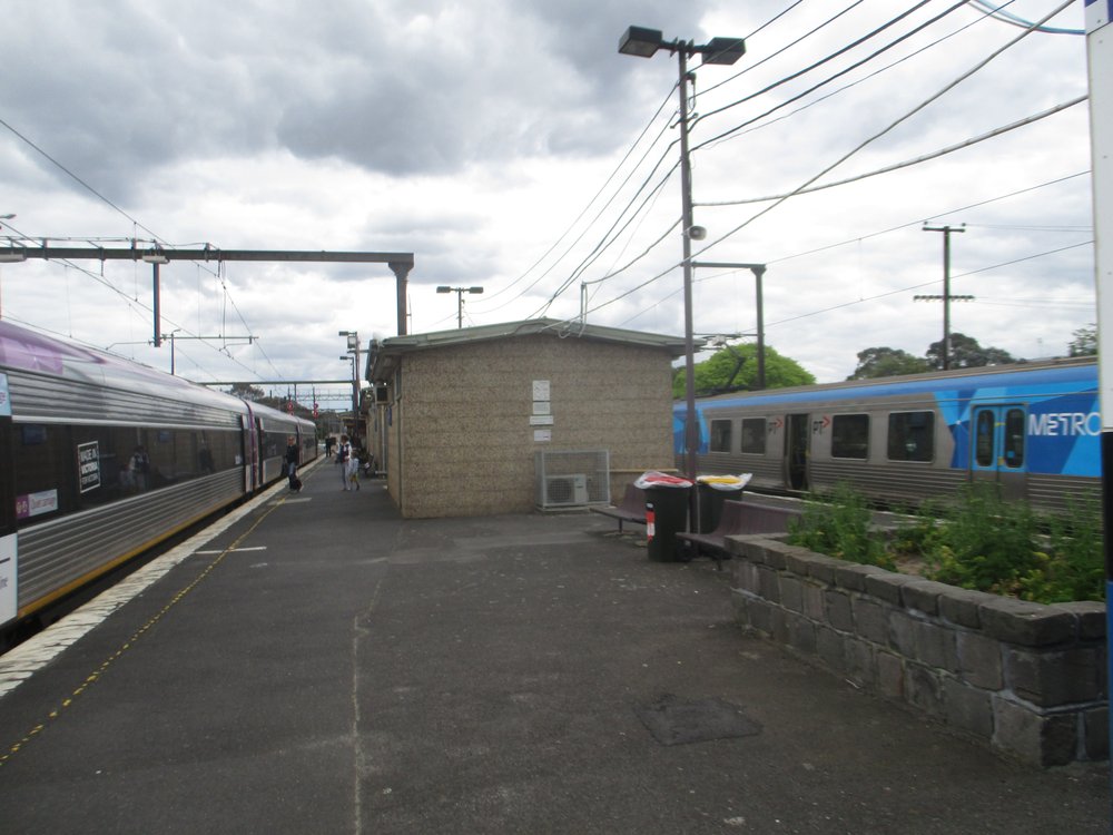 PAKENHAM STATION - Updated March 2025 - 16 Photos - Railway Ave ...