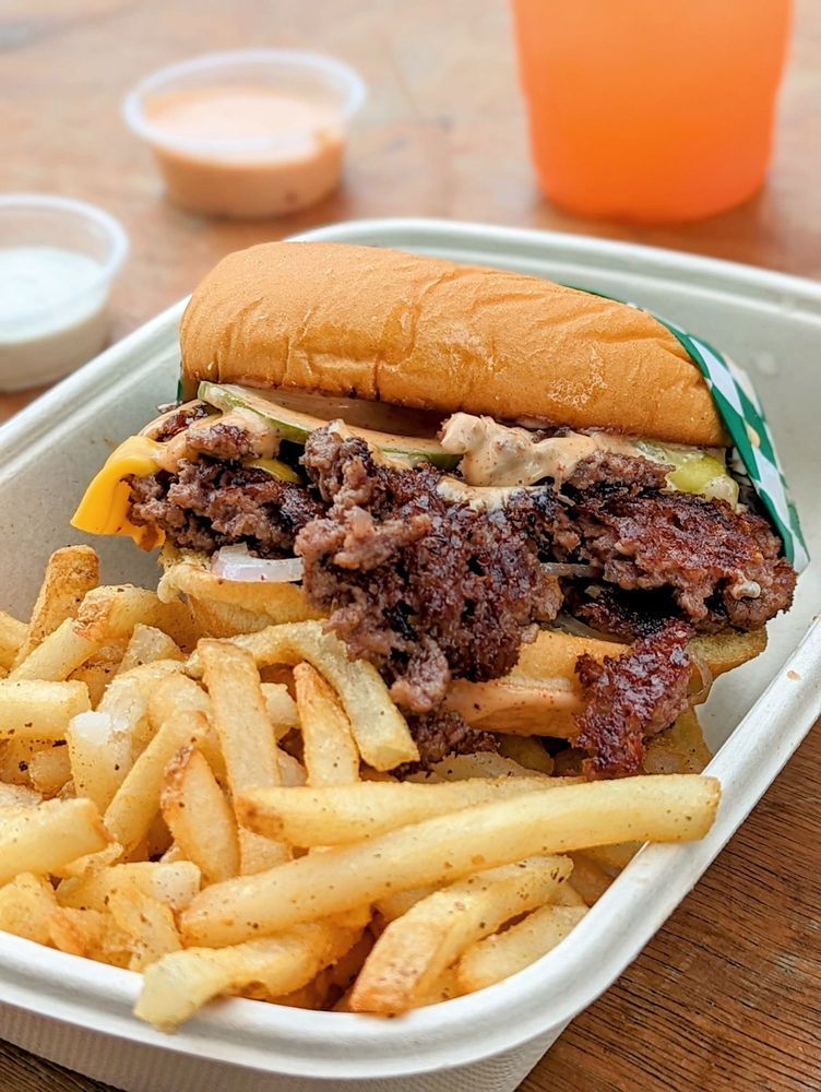 MAILLARDS SMASH BURGERS - Updated May 2024 - 59 Photos & 35 Reviews ...