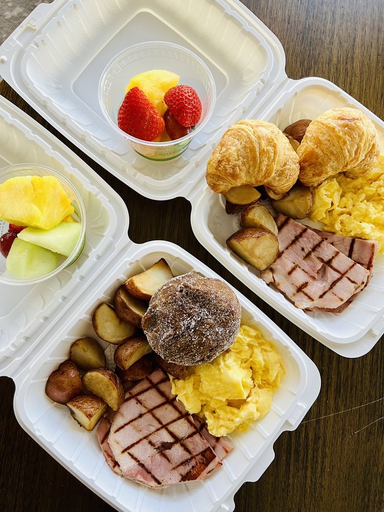 CLUB LOUNGE - 15 Photos - 100 Holomoana St, Honolulu, HI - Yelp