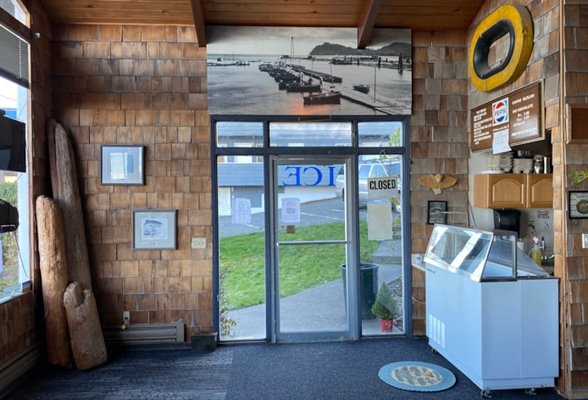 CURLEY’S RESORT & DIVE CENTER - Updated July 2025 - 14 Photos & 16 ...