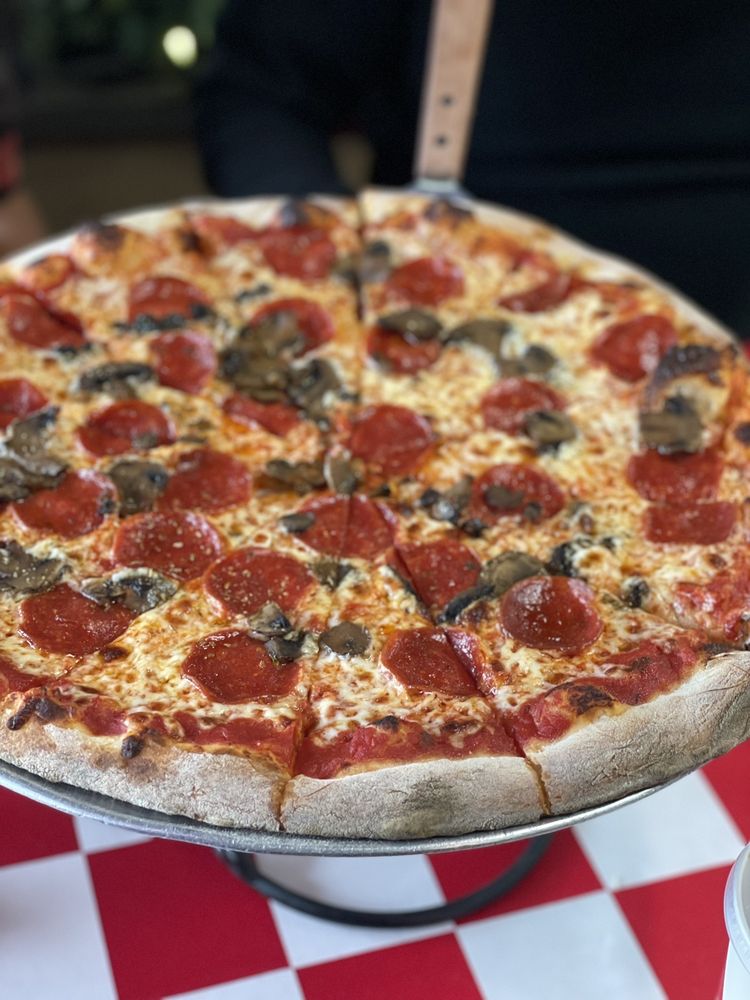 GOOMBA’S PIZZERIA - 148 Photos & 224 Reviews - 9825 Ih 10 W, San ...