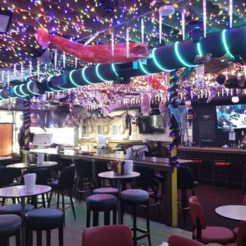 SOCIAL DISTANCE BAR AND GRILL - Updated October 2025 - 38 Photos & 16 ...