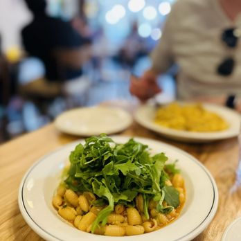 FORSYTHIA - Updated May 2024 - 728 Photos & 171 Reviews - 9 Stanton St ...