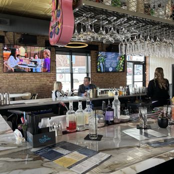 SIPS ON 10TH - Updated June 2025 - 219 Photos & 93 Reviews - 1022 S ...