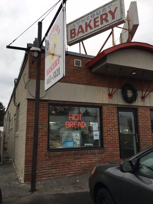 LYNCOURT BAKERY - Updated August 2024 - 48 Reviews - 2205 Teall Ave ...