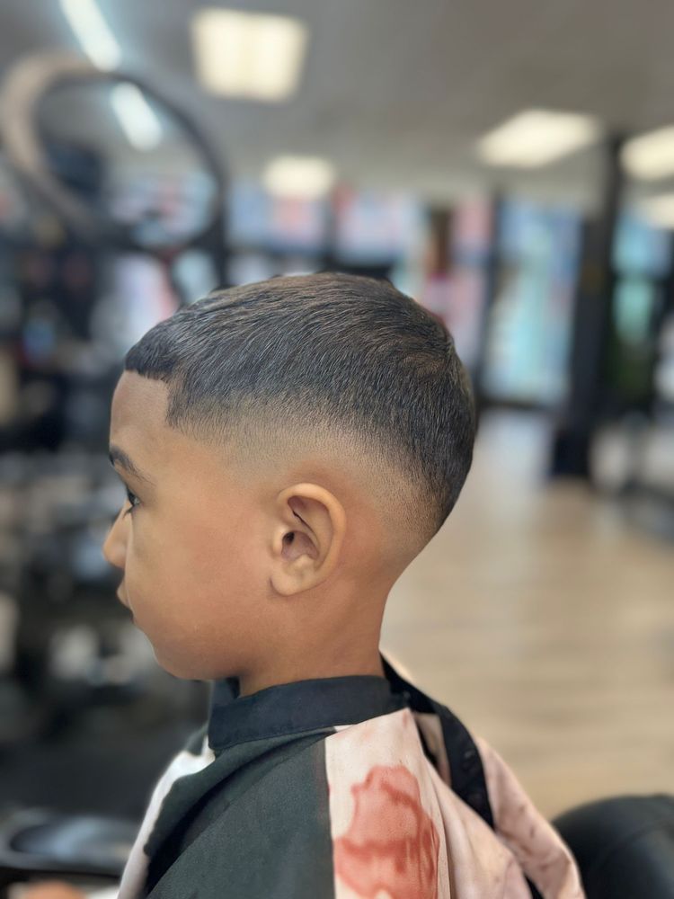 GOLDEN CUTS BARBER SHOP - Updated September 2025 - 17 Photos - 210-212 ...