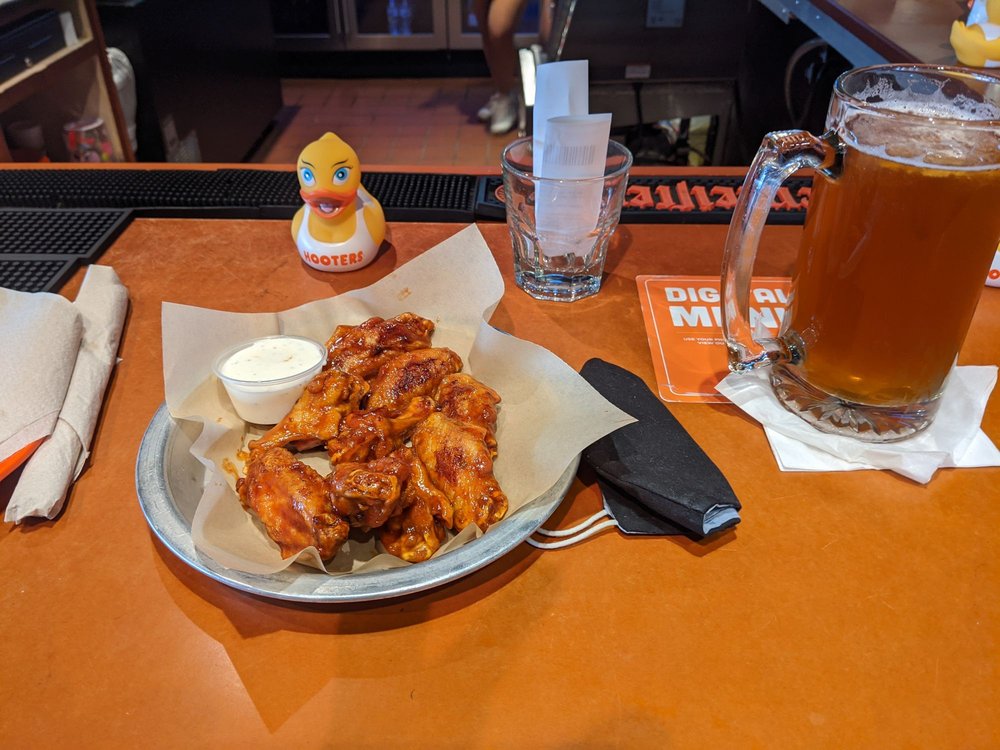 HOOTERS - Updated October 2024 - 56 Photos & 70 Reviews - 8050 Kingston ...