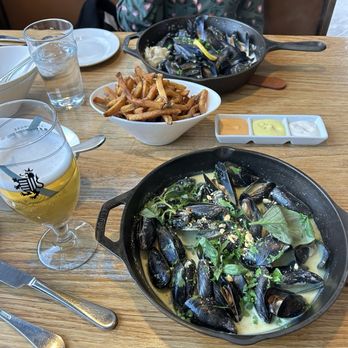 MUSSEL BAR & GRILLE - ARLINGTON - Updated February 2025 - 748 Photos ...