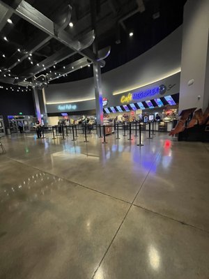 MEGAPLEX THEATRES AT GENEVA - Updated December 2025 - 76 Photos & 99 ...