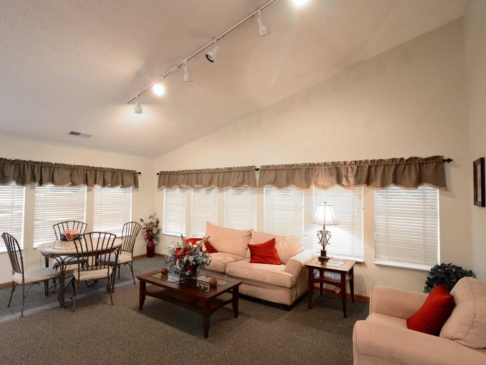 COUNTRY CLUB PLACE APARTMENTS - Updated August 2025 - 68 Photos & 39 ...