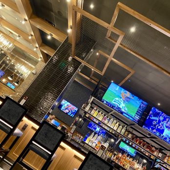 TIN LIZARD BAR AND GRILL - Updated December 2025 - 17 Photos - 2717 ...