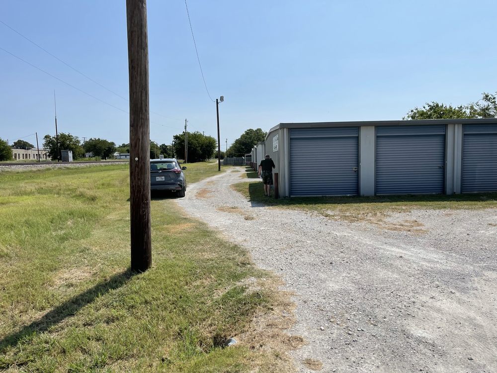 HONEYCRISP SELF STORAGE - TOLAR - Updated January 2025 - 205 Tolar ...