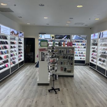 MOBILE FIX - Updated May 2024 - 16 Photos - 22500 Town Cir, Moreno ...