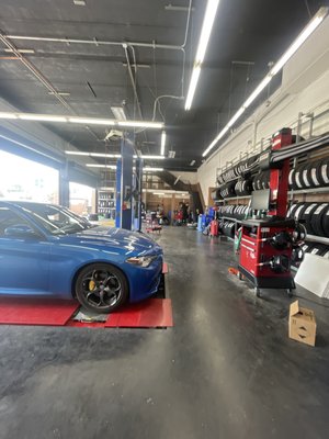 DISCOUNT TIRE & SERVICE CENTERS - Updated October 2025 - 25 Photos ...