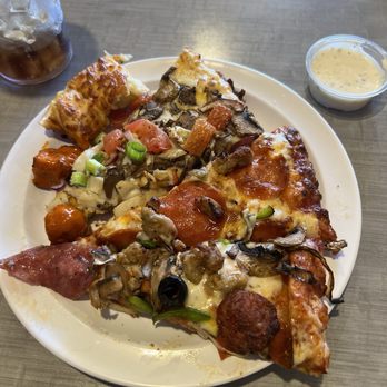 ROUND TABLE PIZZA - Updated May 2025 - 167 Photos & 278 Reviews - 13771 ...