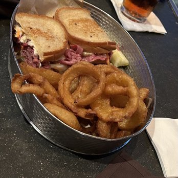 TAP SPORTS BAR - Updated December 2024 - 282 Photos & 250 Reviews ...